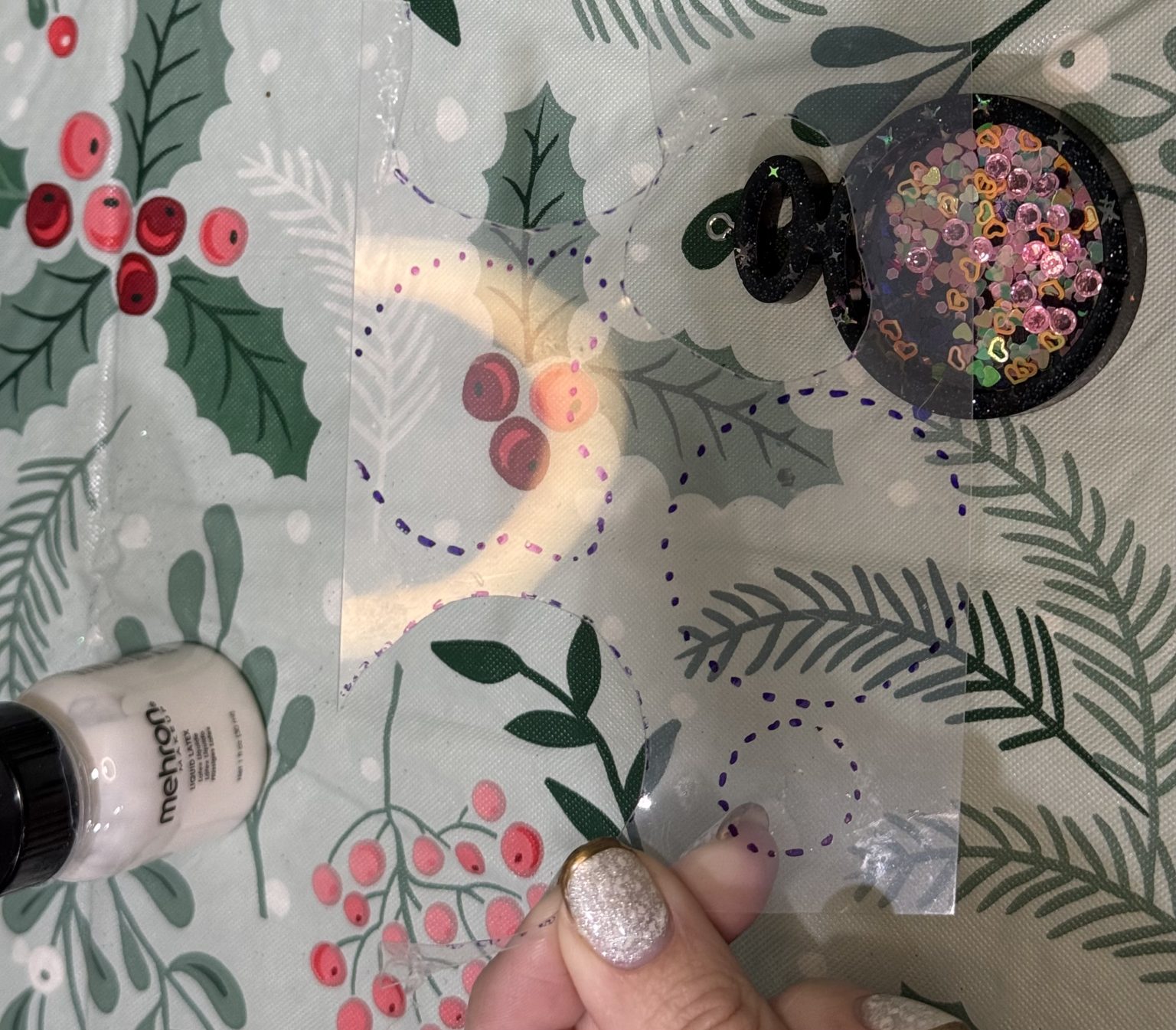 Spotlight Studio: How to Create Stunning Resin Shaker Keychains ...