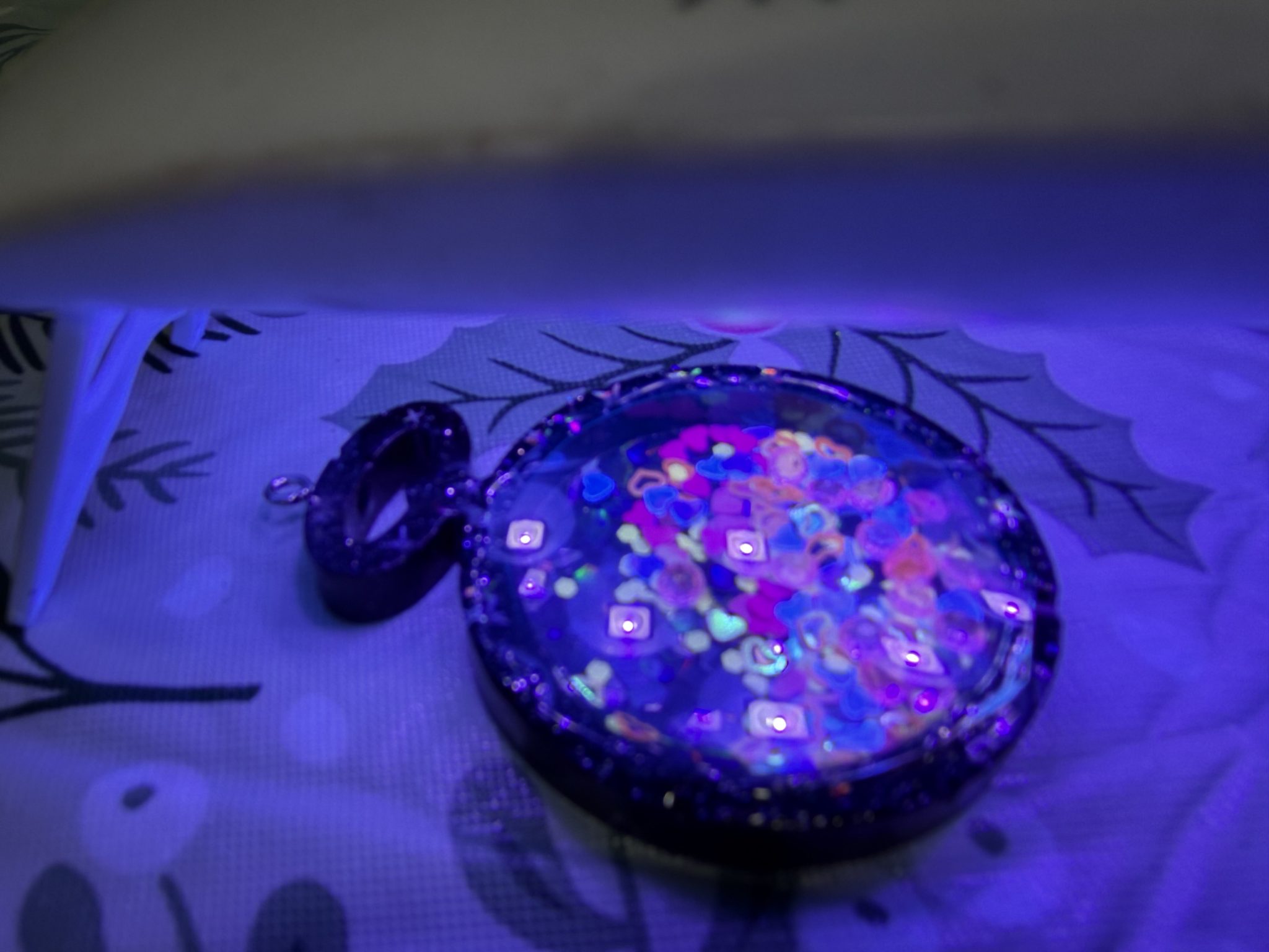 Spotlight Studio: How to Create Stunning Resin Shaker Keychains ...